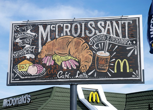 McDonald’s : des “billboards-ardoises” géants, dessinés à la mainLLLLITL
